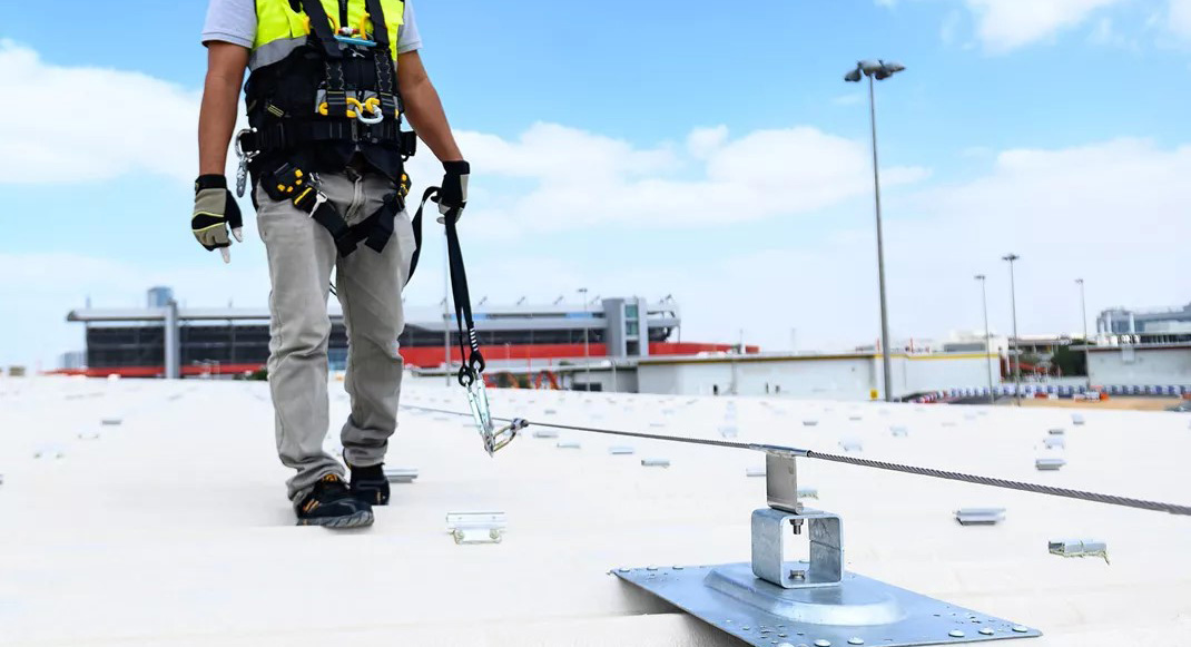 Working at Height with Horizontal Lifelines - Kee Safety